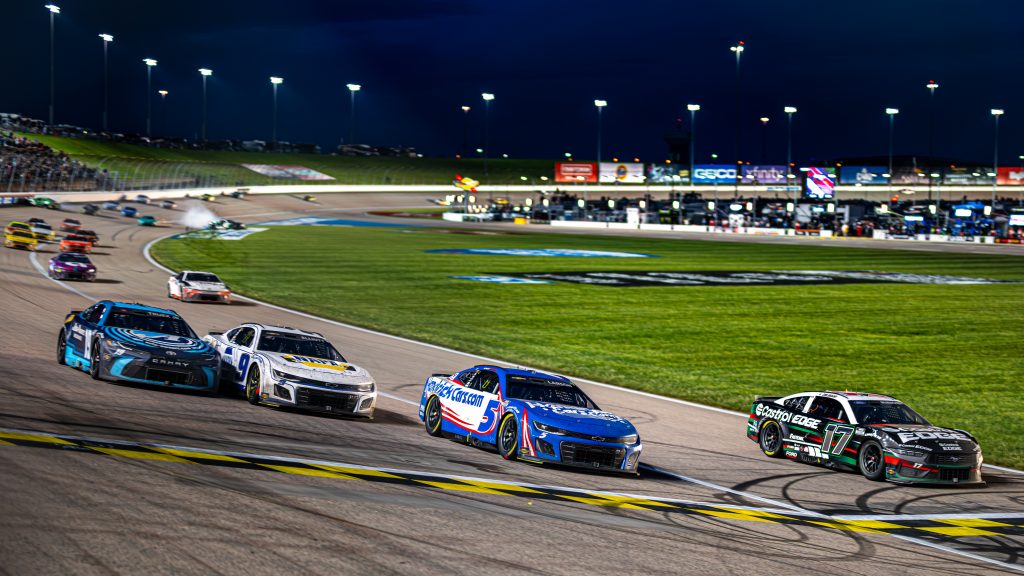 Kyle Larson Edges Chris Buescher in Closest Cup Finish at Kansas