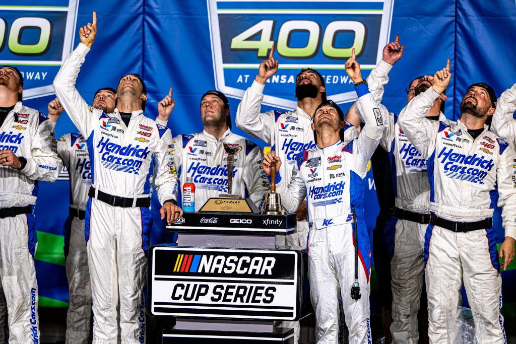 Kyle Larson Edges Chris Buescher in Closest Cup Finish at Kansas